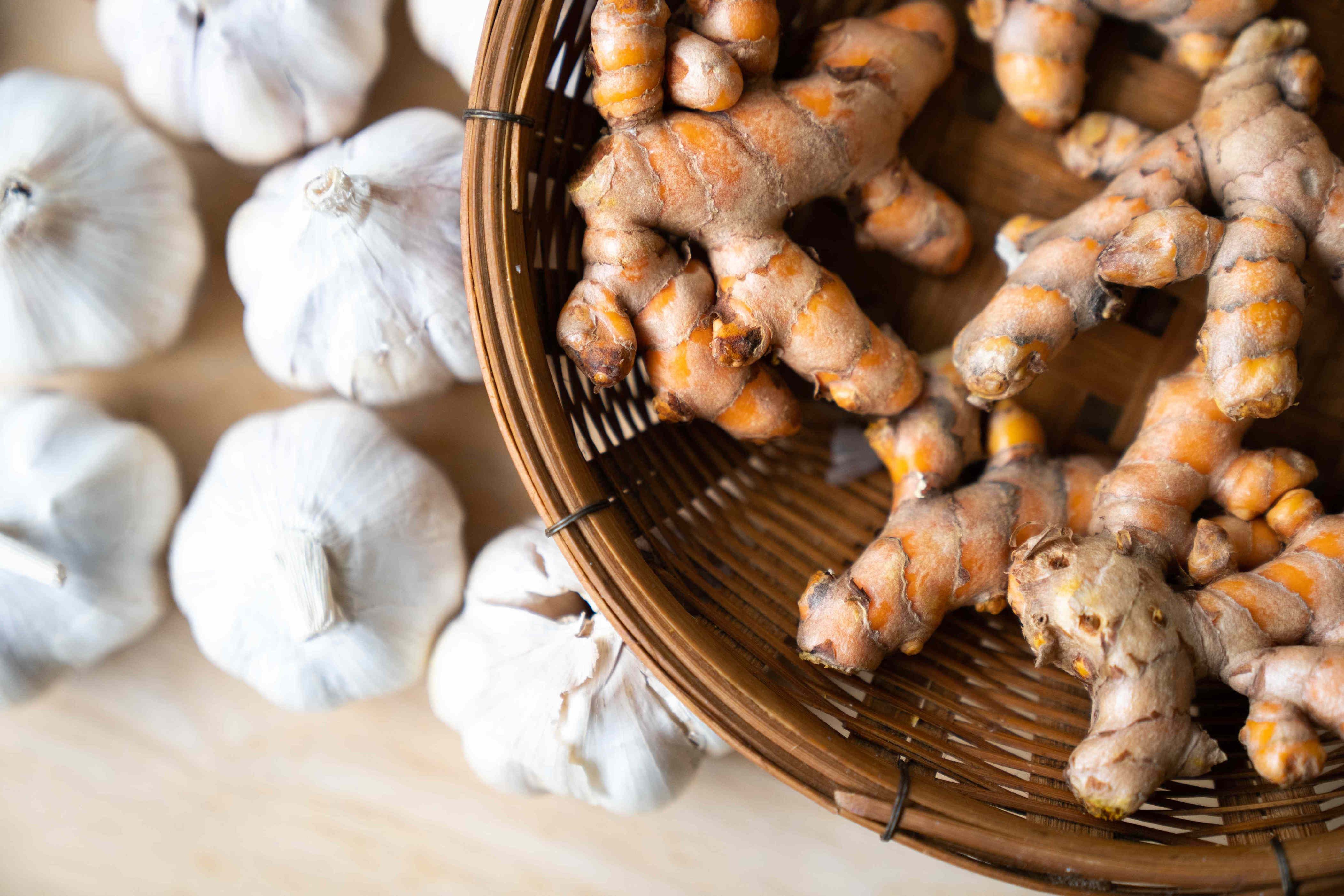 Taking garlic and turmeric together could boost your immunity