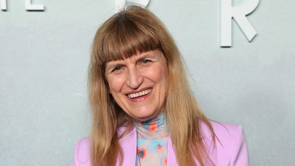 Twilight director Catherine Hardwicke received 'mini cupcake' to ...