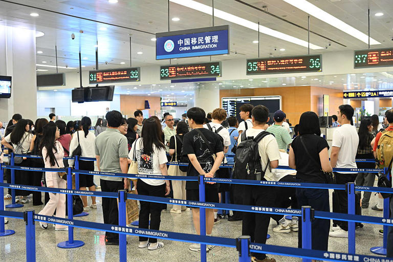 China Opens Up to Tourists as Trump’s U.S. Closes Itself Off