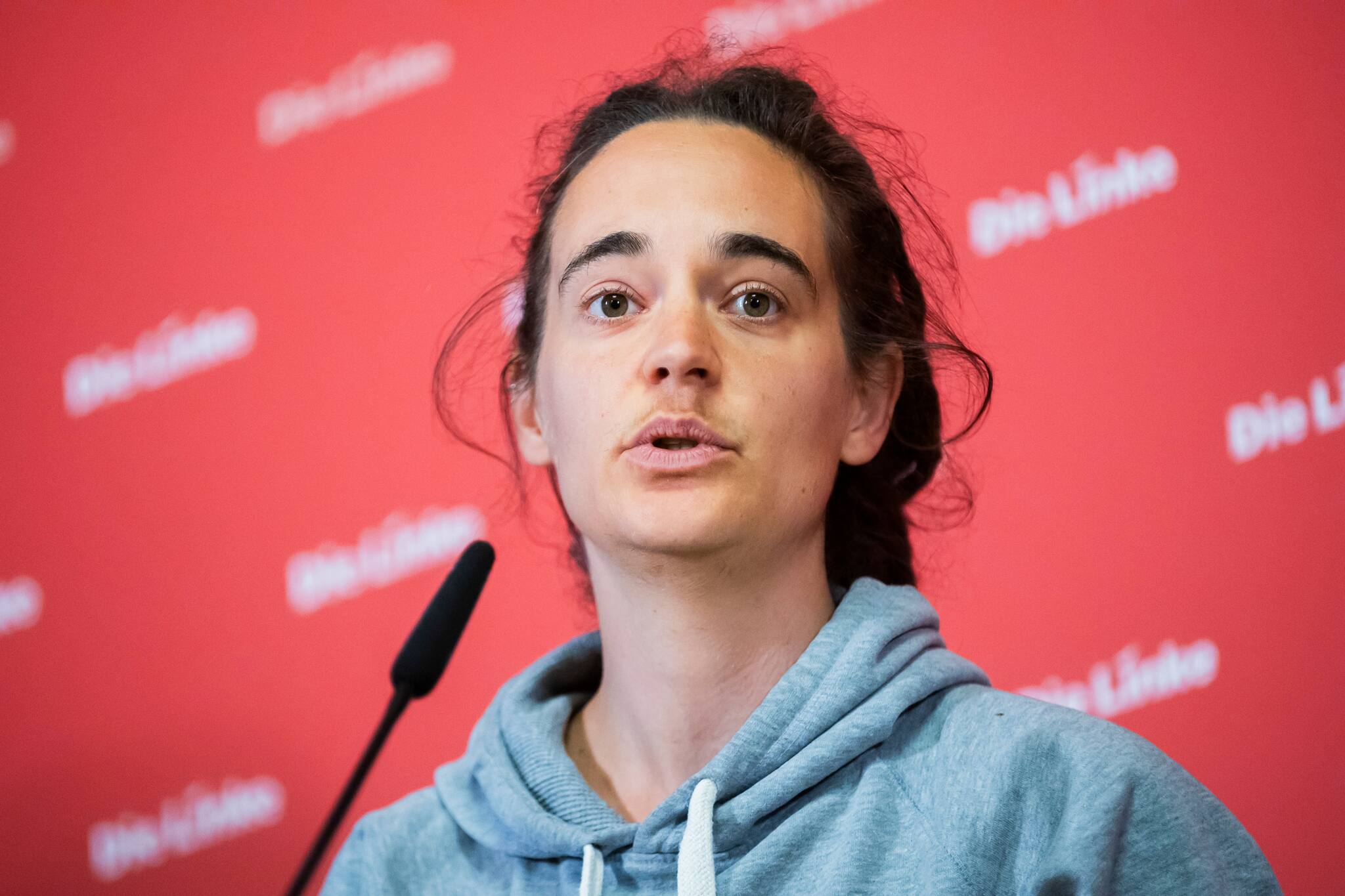 Carola Rackete verlässt EU-Parlament - Mandat an Martin Günther übergeben