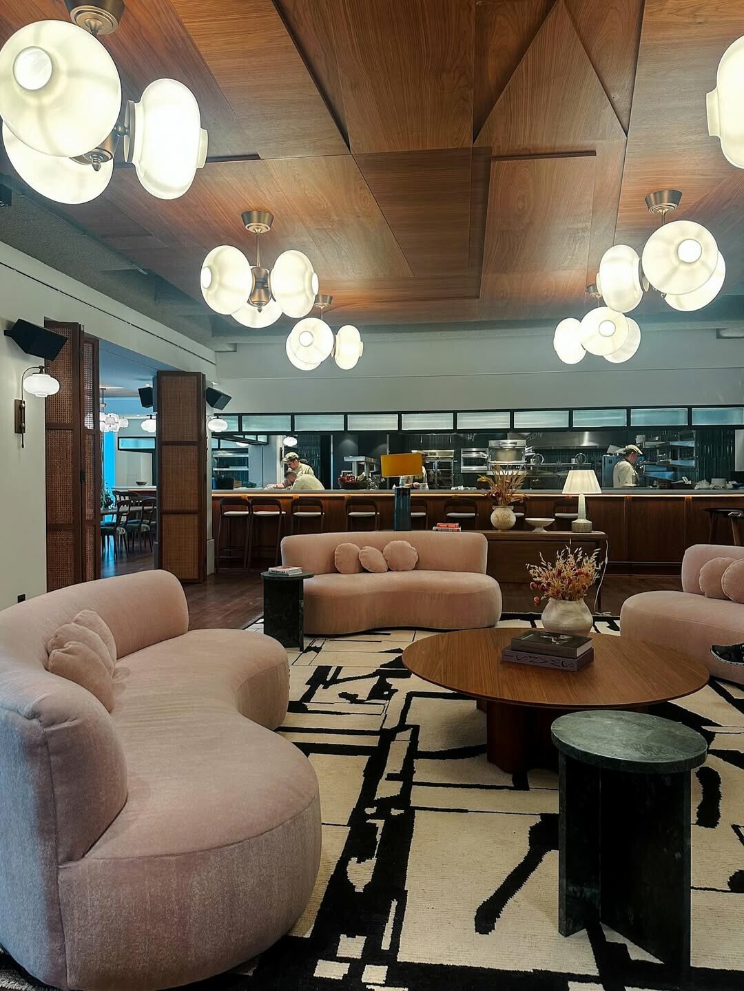 Οι πρώτες εικόνες από το ανακαινισμένο Χίλτον - Σε λειτουργία το House ...