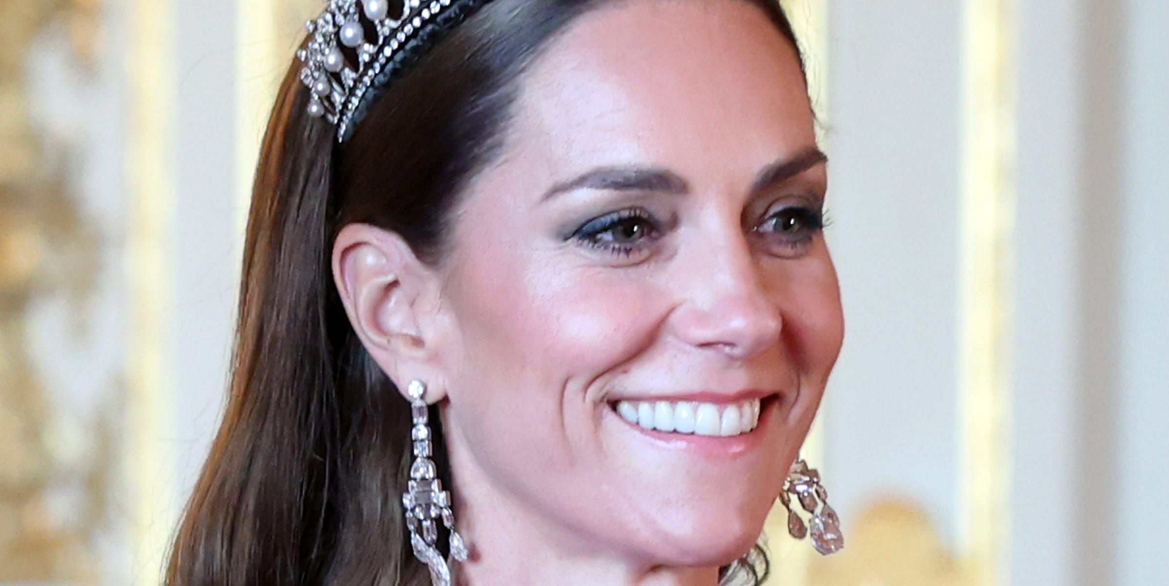 The Princess of Wales wears Princess Diana’s tiara & her cape-style ...