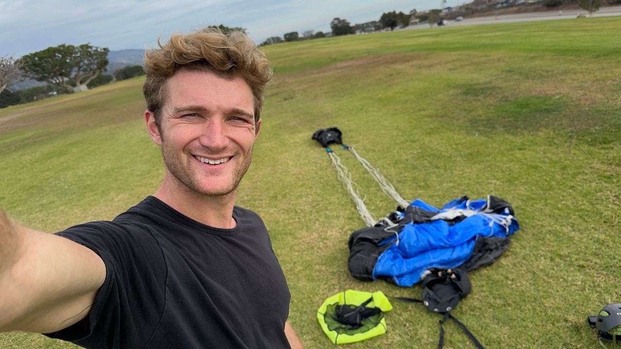 How to pack a Skydive Parachute POV