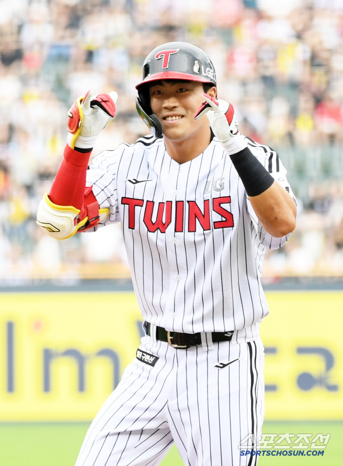 2번타자→3루수→왼손투수에도 선발출전... 타율 0.207 트레이드 강타자 '복덩이' 만들기 프로젝트. "투자한 가치를 얻을 수 ...