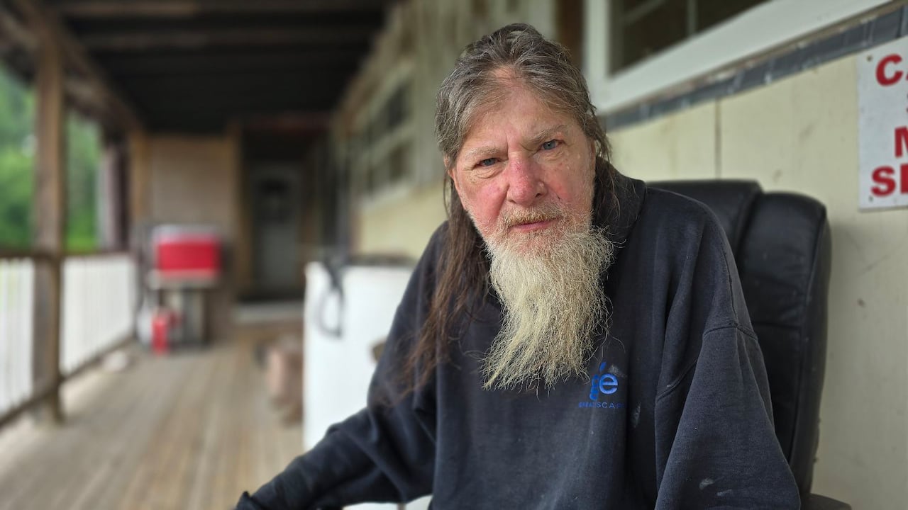 'Big happy family' no more as last of evicted Airport Inn tenants pack ...