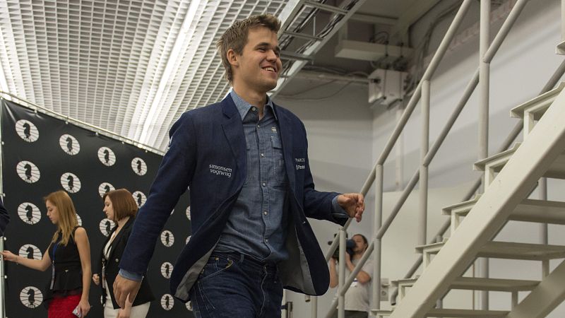 Top-ranked chess superstar reconciles with federation after dress-code ...