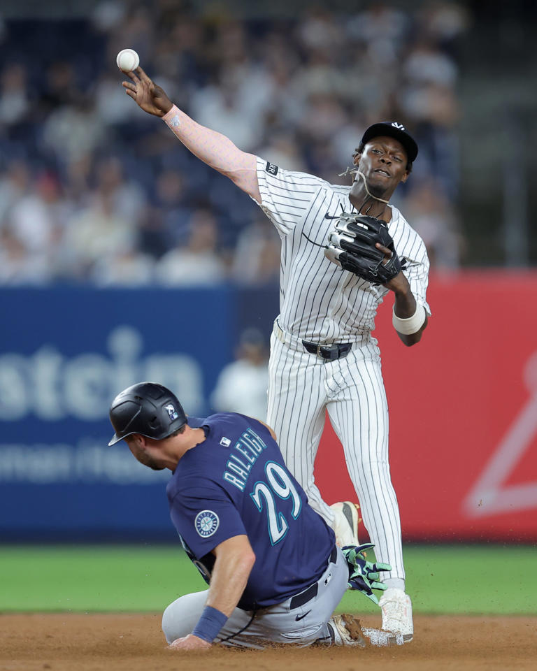 Yankees change their infield dynamic, power their way to victory ...