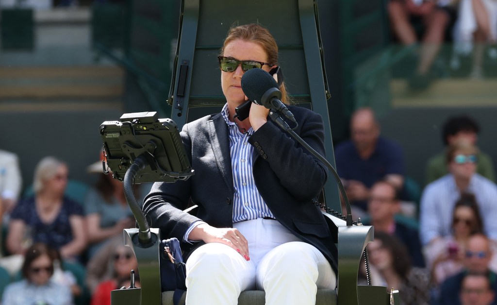 Wimbledon umpire forced to stop match after another glitch as crowd boo