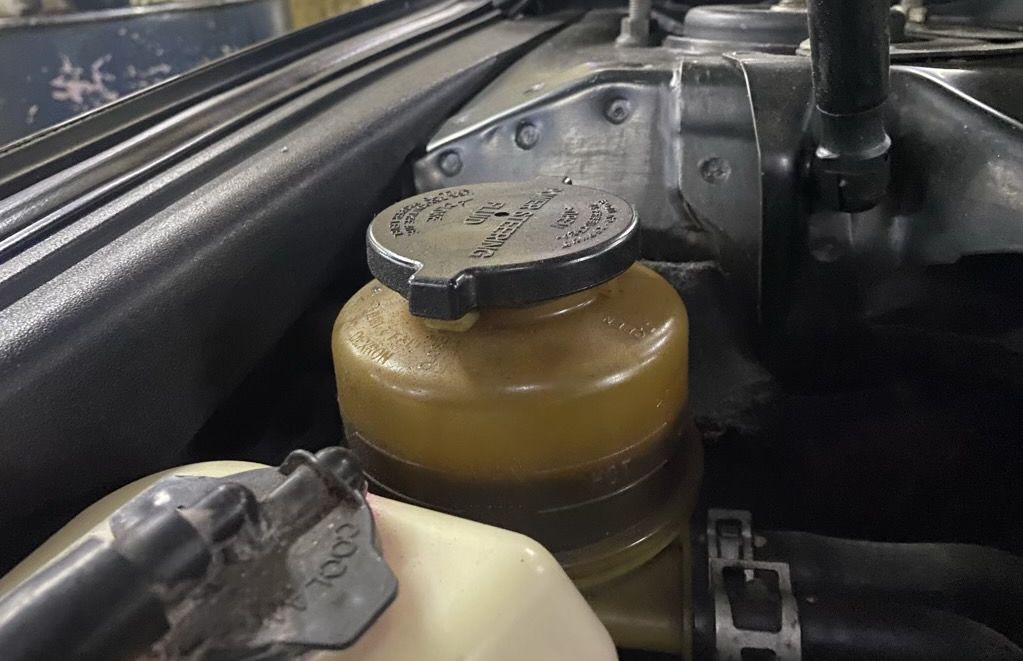Kenapa setir tiba-tiba berat? Ini penyebab power steering bermasalah