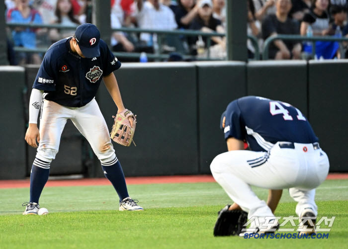 Park Junsoon and Kwak Bin, the ball stops