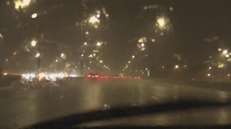 Heavy rainfall causes flash flooding on Chicago’s West Side, cars stuck ...