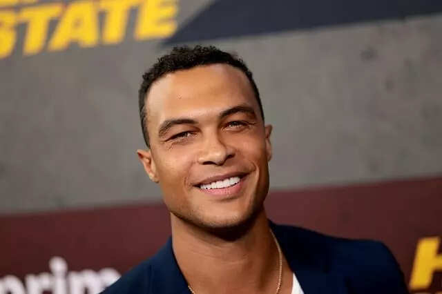 Former NFL star Dale Moss enters Bachelor in Paradise with no playbook ...