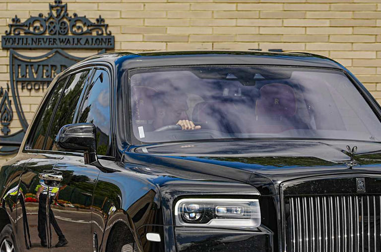 Mohamed Salah leads grieving Liverpool players back to pre-season ...