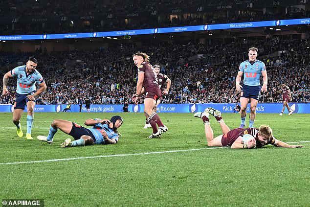 Billy Slater sheds a tear as emotional scenes erupt at full-time after ...