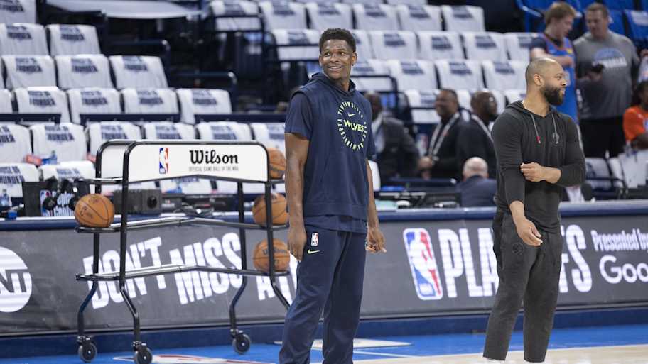 Cubs players do double take as Wolves’ Anthony Edwards runs stairs at ...