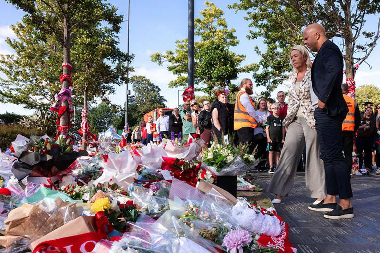 Mohamed Salah leads grieving Liverpool players back to pre-season ...