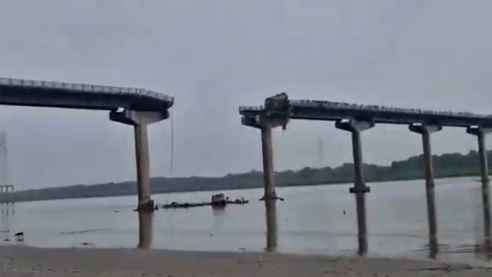 Several dead in collapse of dilapidated bridge