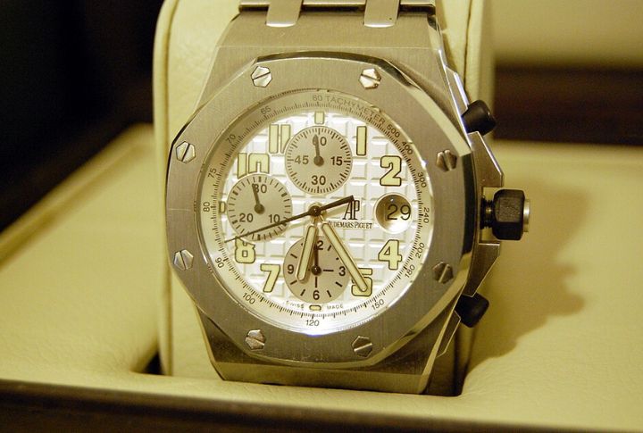 10 Luxury Watch Brands And The Telltale Signs That Expose Fakes