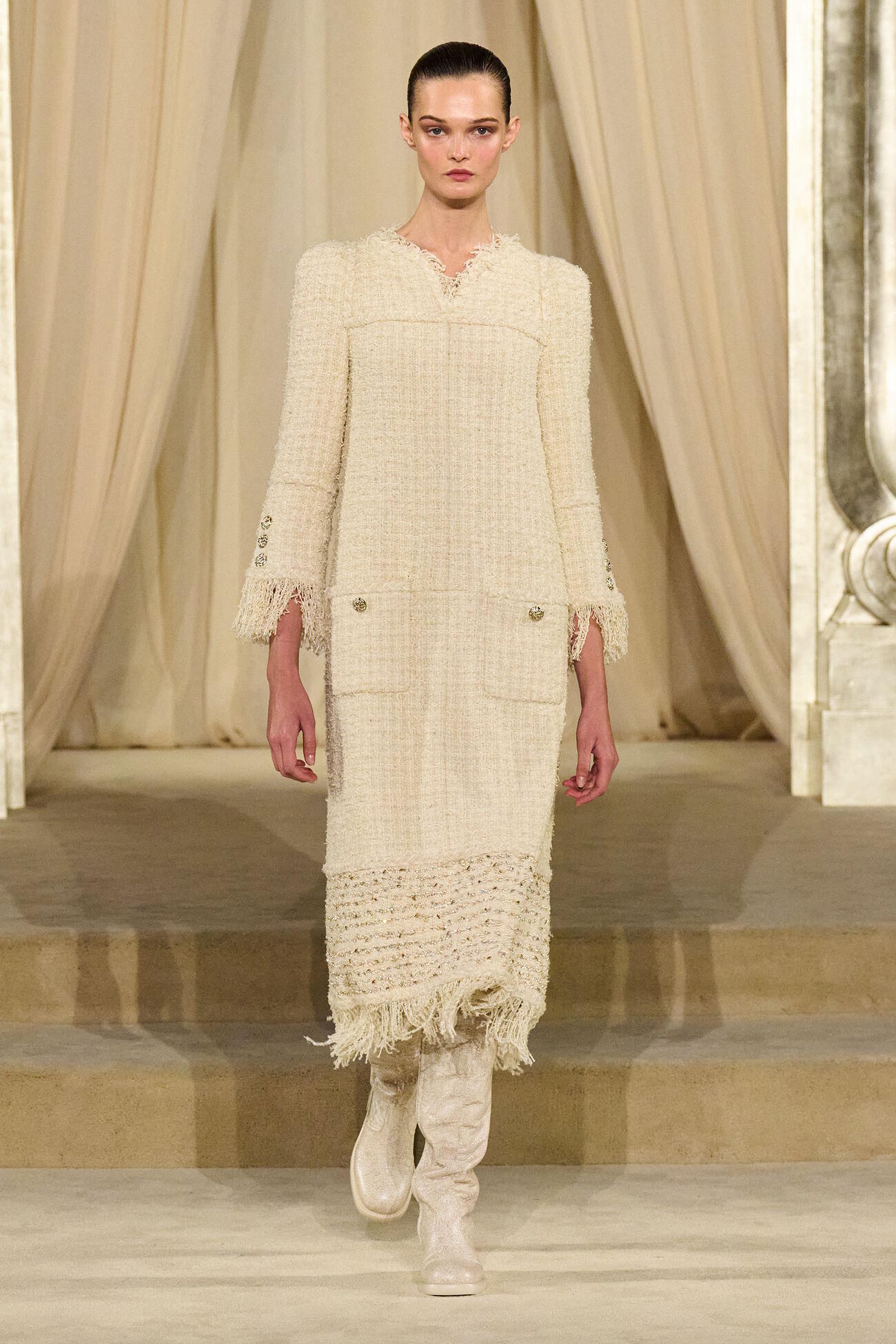 The end of an era: Chanel's Haute Couture Winter 25/26 celebrates beige ...