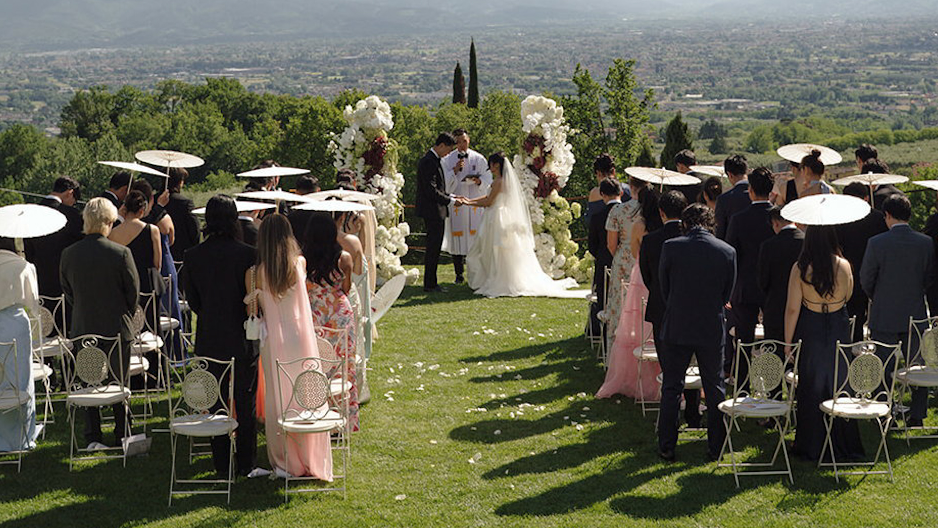 Bride reveals how she spent $72k on wedding after critics say "she'll ...