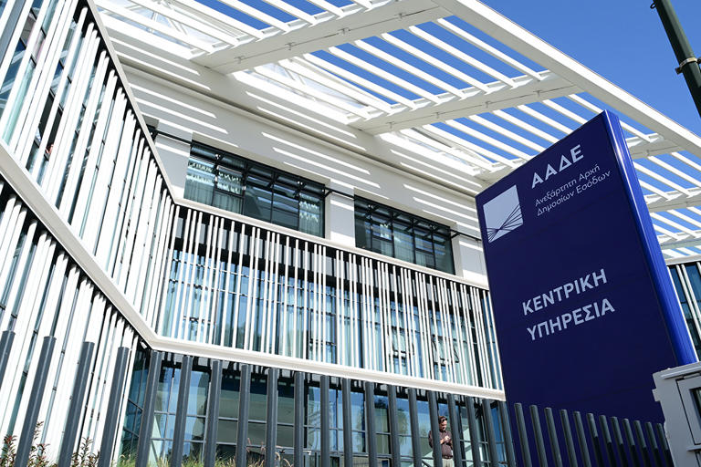 Δηλώσεις αποβιωσάντων: Τέλος οι ουρές στις ΔΟΥ - Η διαδικασία γίνεται ...