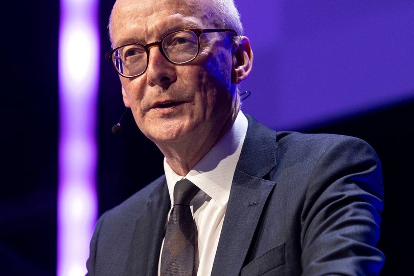 Brits told 'listen to BBC Radio 2' as UK prepares for 'major power outage'