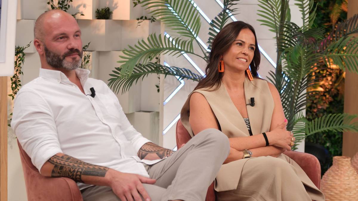 Após separação confirmada, Raquel posa com presente oferecido por João ...