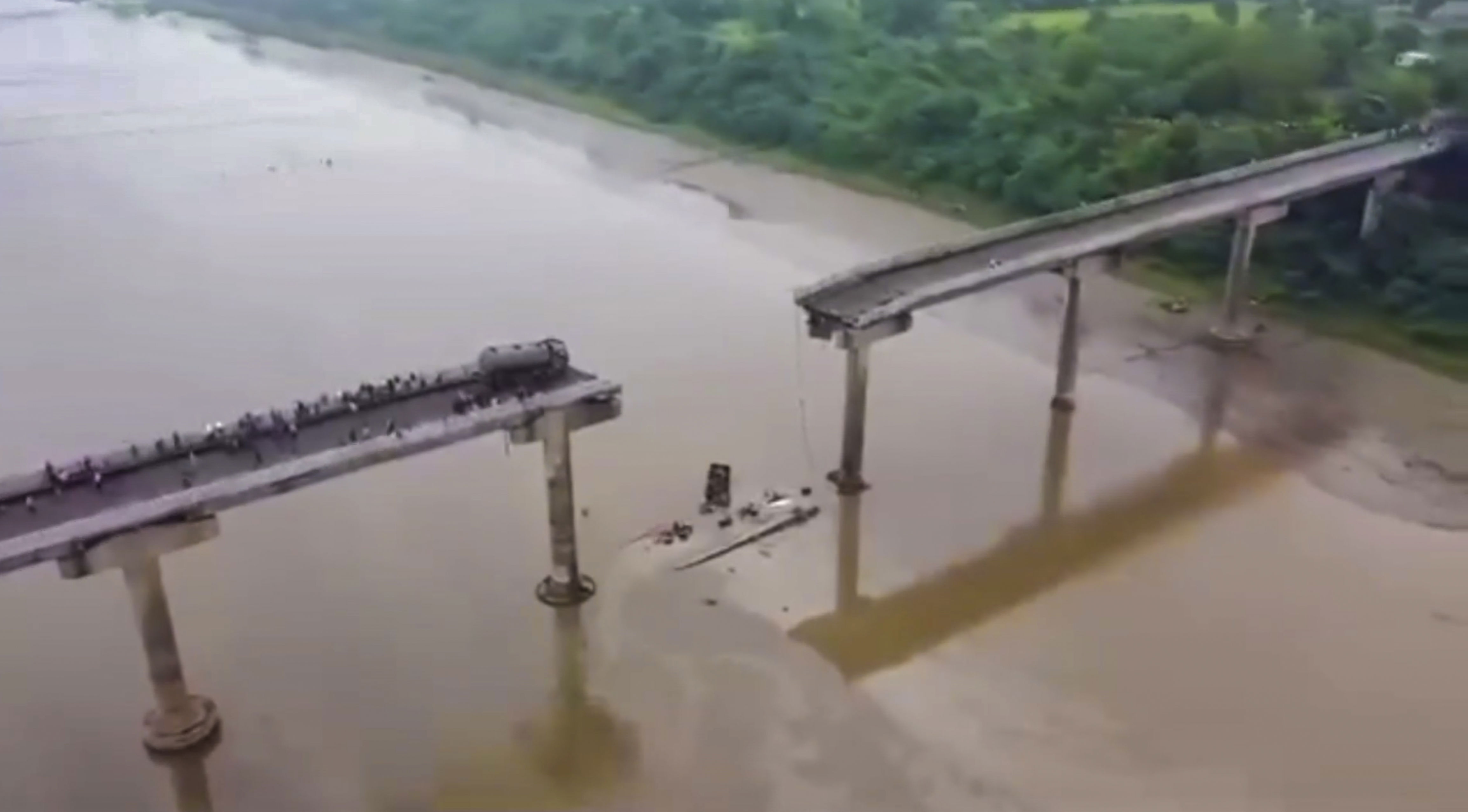 2 siblings among 10 killed as vehicles fall into river after part of ...