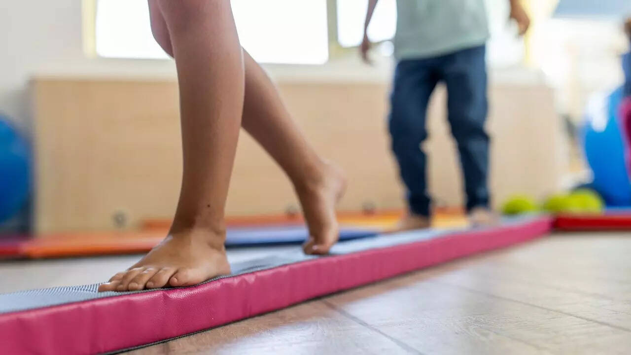 7 reasons to walk backwards for 10 minutes daily