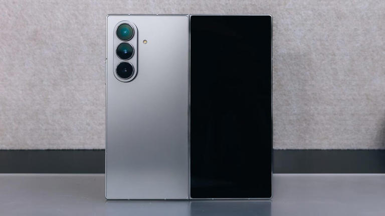 I Finally Held a Foldable That Doesn't Feel Like Two Stacked Phones ...