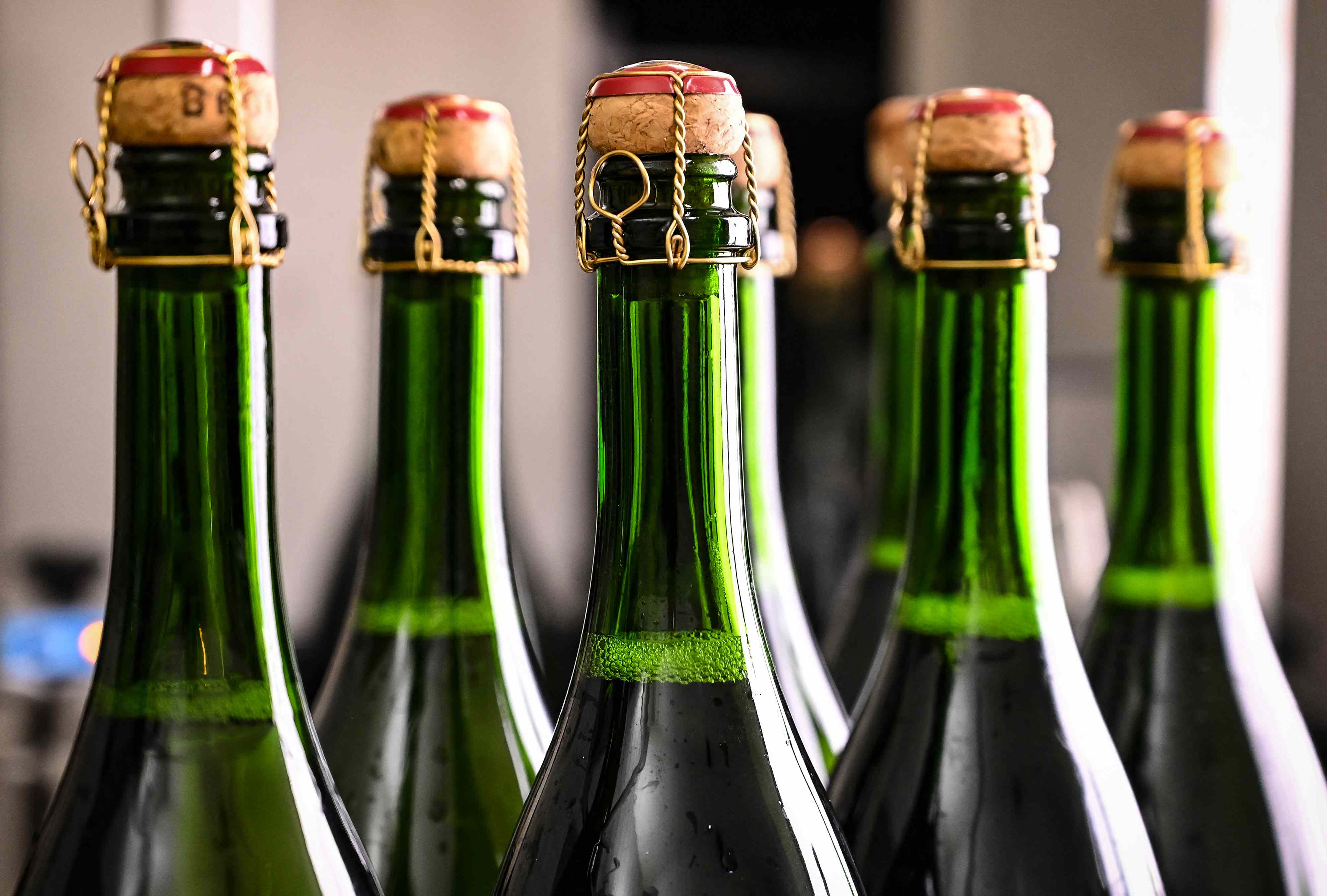 The 4 Steps to Properly Open a Bottle of Champagne