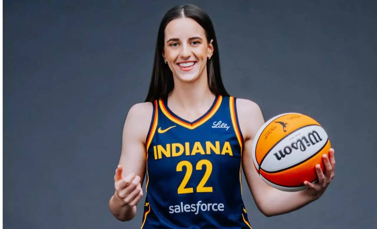 "What can’t she do?" Caitlin Clark’s perfect spiral has fans buzzing ...