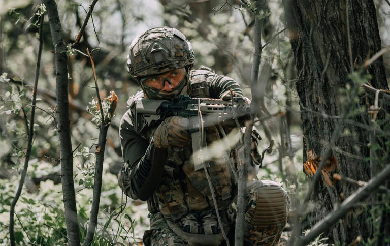 Ukrainian combat robots force Russian troops to surrender - Video