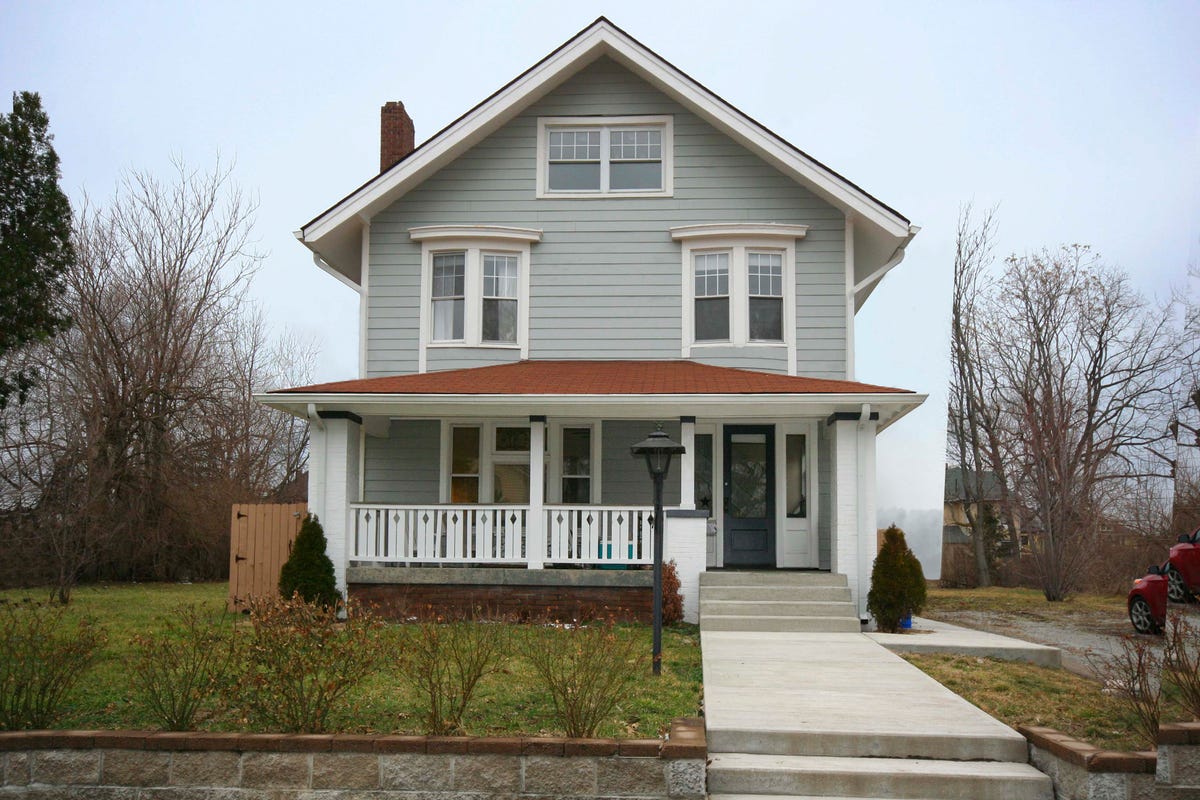 Here’s What Your Favorite HGTV Stars’ VERY First Homes Looked Like