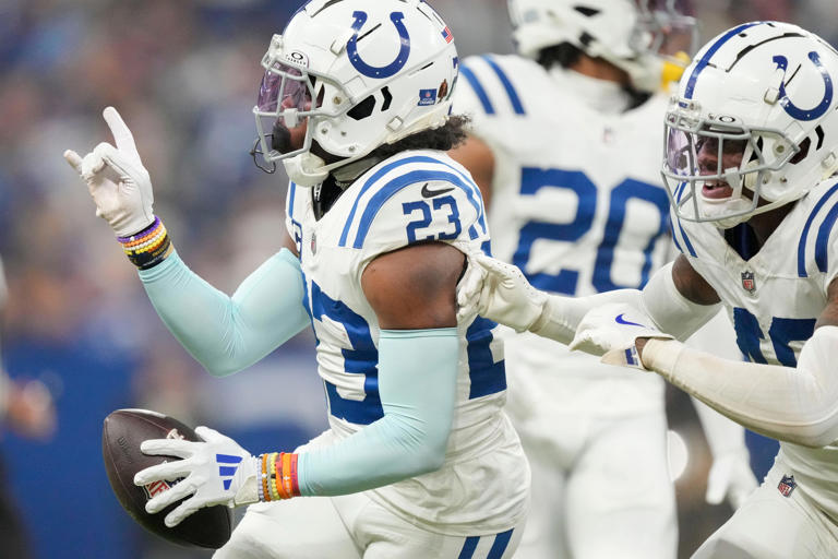Where do WR, TE, RB units of Colts' AFC South rivals rank in 2025?