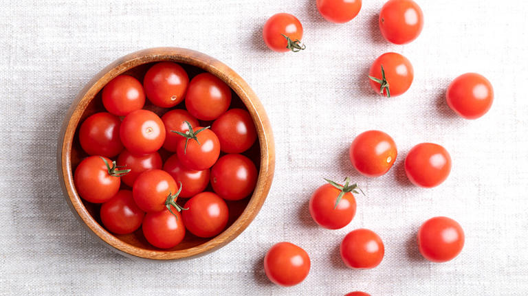 The Differences Between 10 Types Of Tomatoes