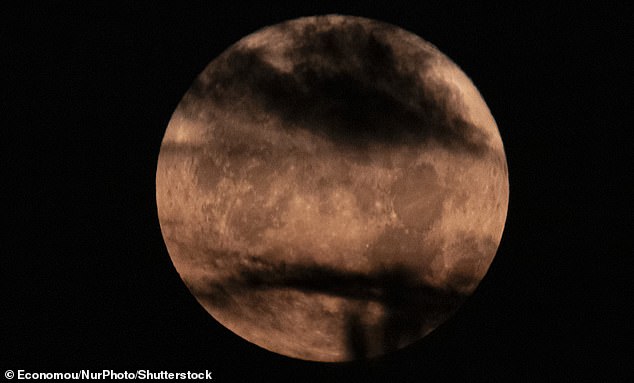 'Moon Illusion' will appear in the night sky TOMORROW... here's how to ...
