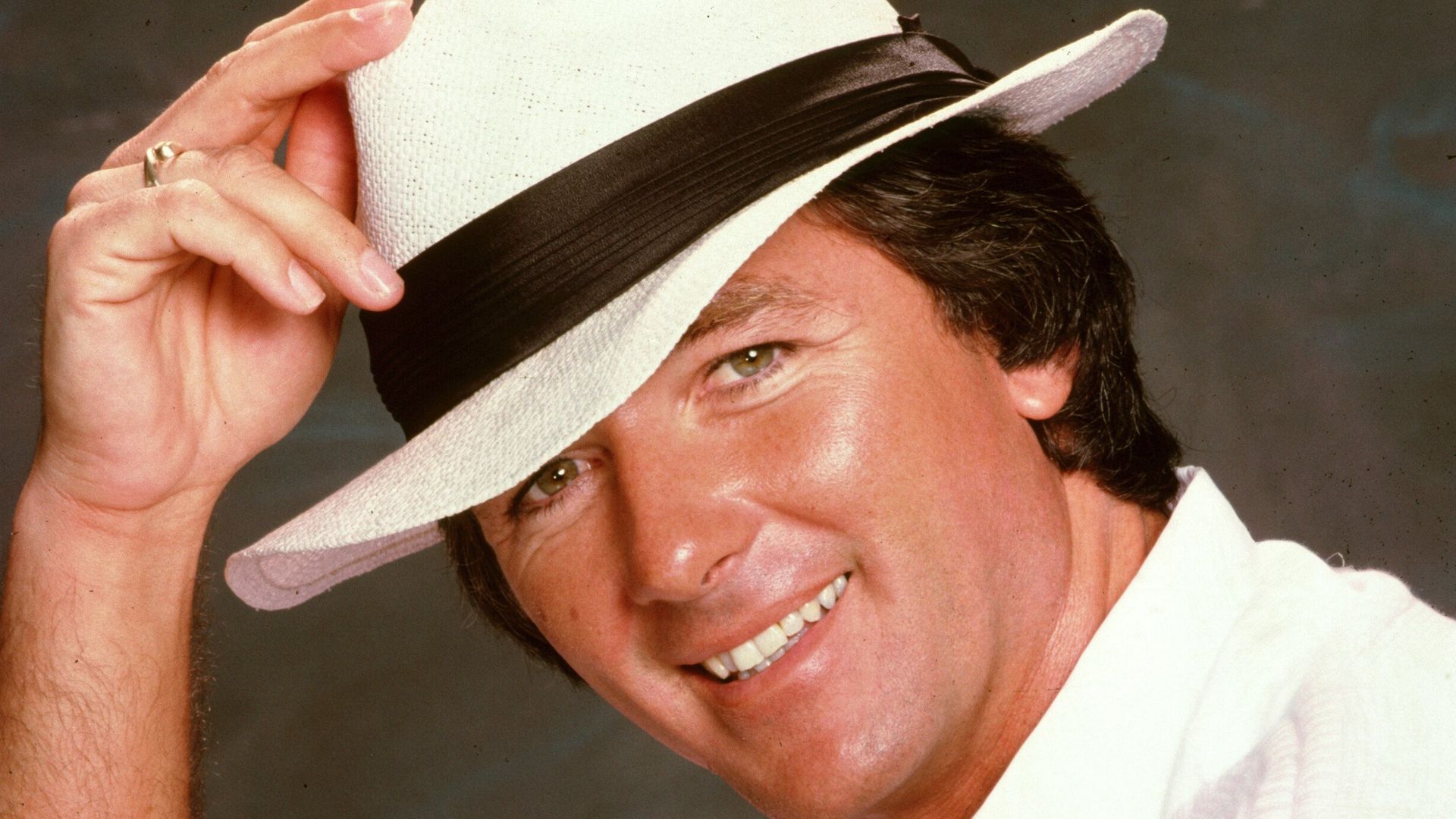 Dallas heartthrob Patrick Duffy spotted working in supermarket — see ...