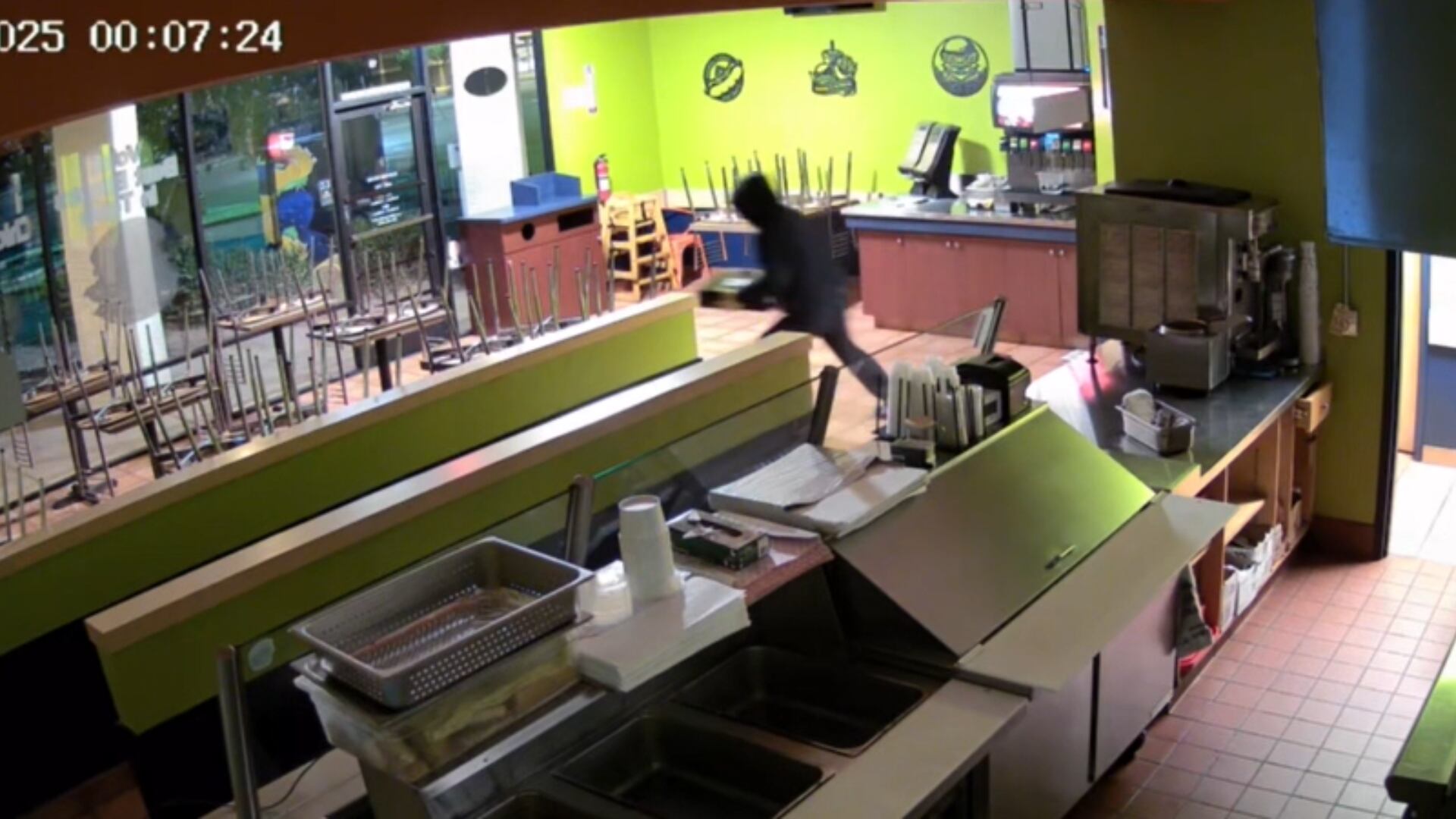 Smash-and-grab burglar hits popular burger spot in Tempe
