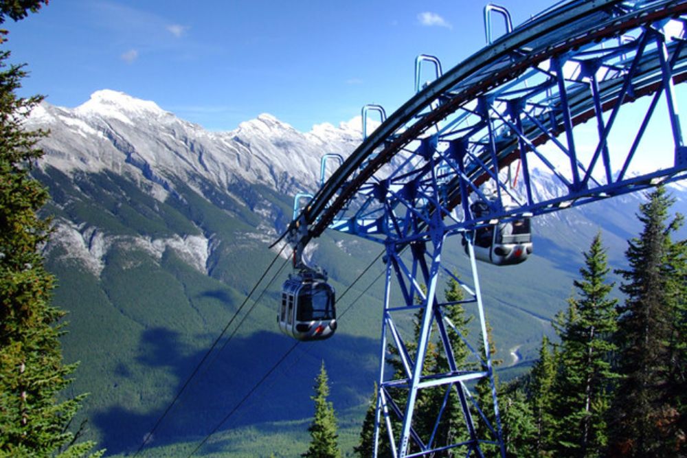 16 Mountain Towns With Cable Car Access