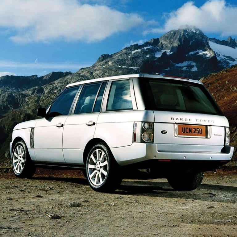 Range Rover Has a New Logo for Places 10 Letters Won’t Fit