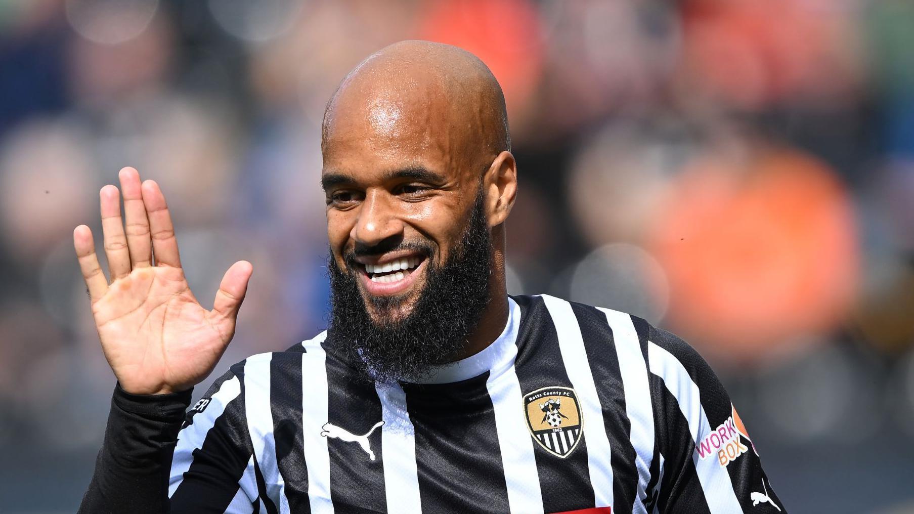 Barnsley sign veteran striker McGoldrick