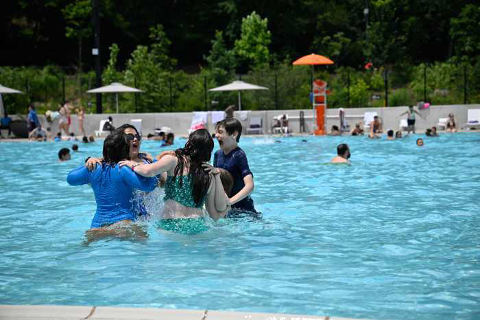 Big splash, big mess: New Central Park pool opens as a ‘disaster’ with ...