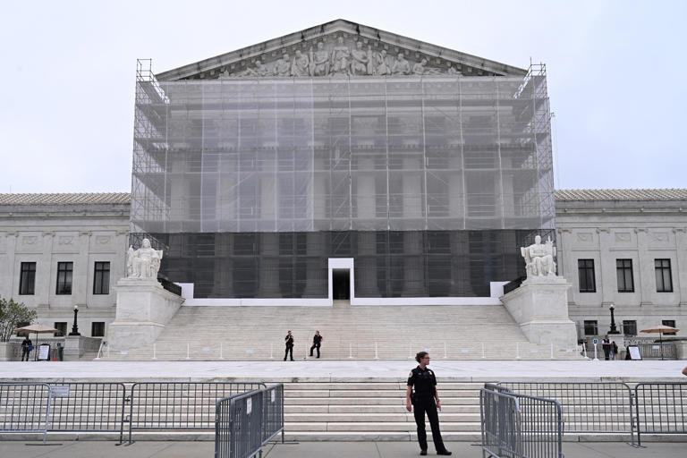 Supreme Court Blocks Florida From Enforcing State Immigration Law