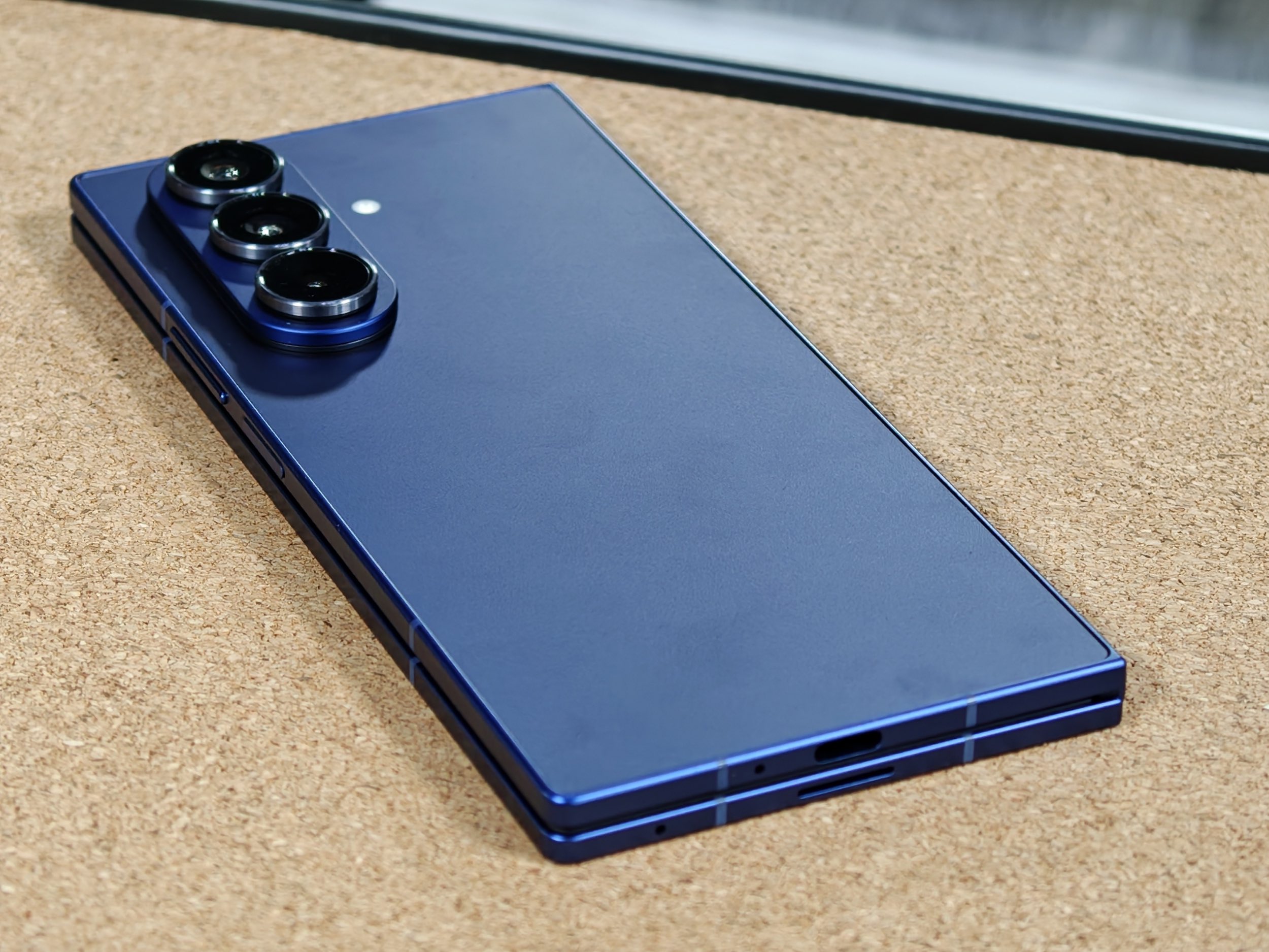 Samsung Latest Foldable Phone is Incredibly Thin