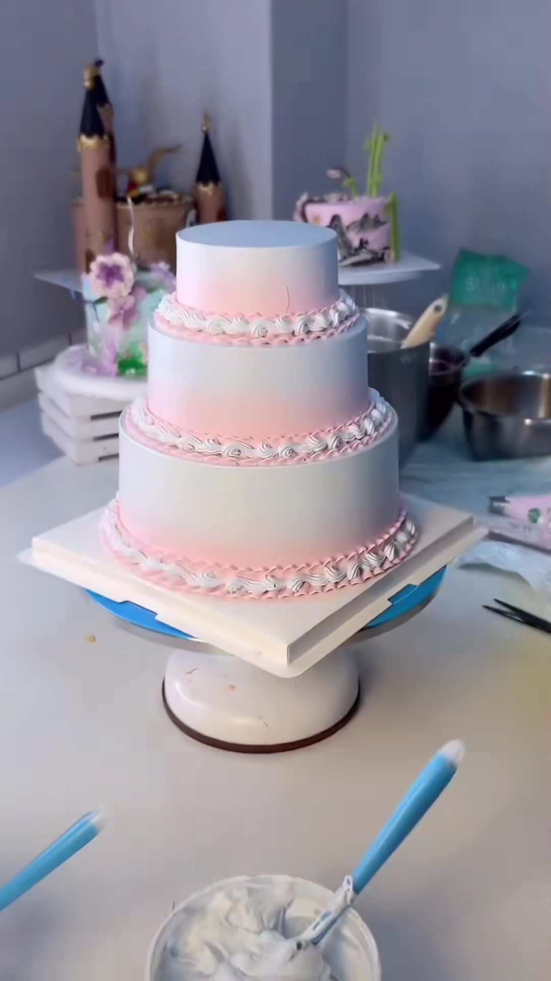 Tutorial for Decorating a Butterfly Cake