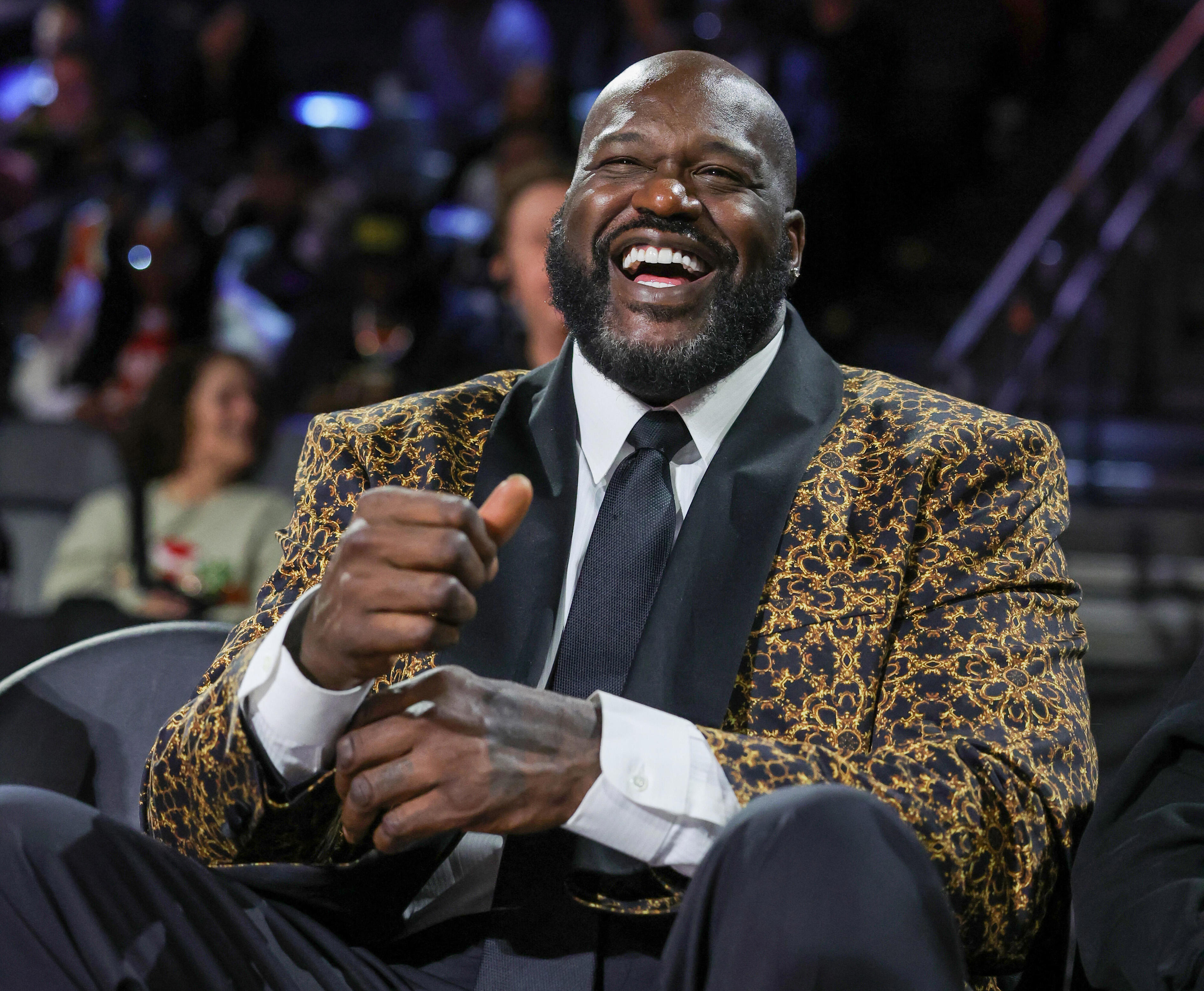 Shaq Pays For Every Customer's Dress At Boutique During Bathroom Stop