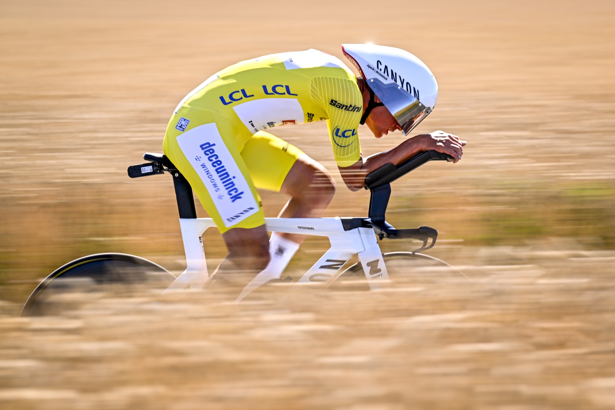 Evenepoel wint tijdrit, Van der Poel verliest gele trui