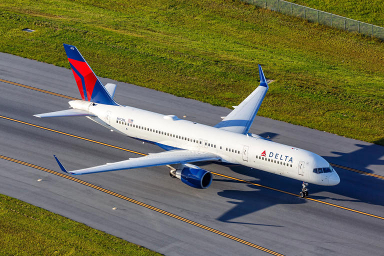 Delta Air Lines Boeing 757 Diverts After Passenger's Lithium Ion ...