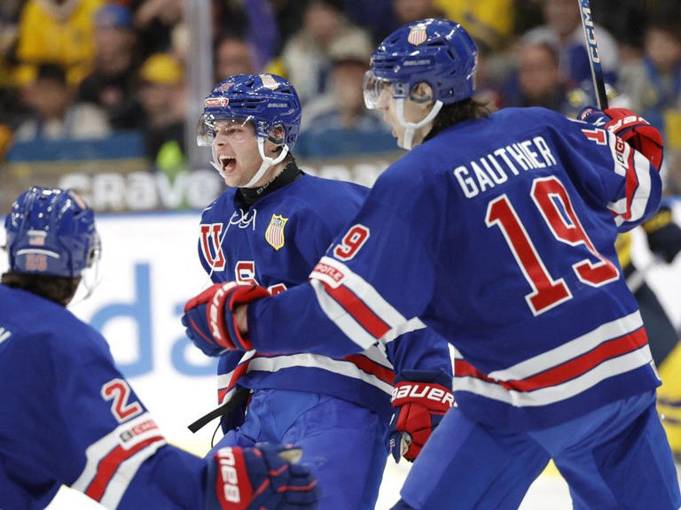 Edmonton Oilers land Hobey Baker winner Ike Howard in deal with Lightning